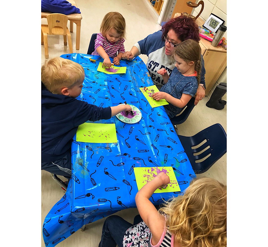 Making animal tracks with paint for friends | Astra Day School